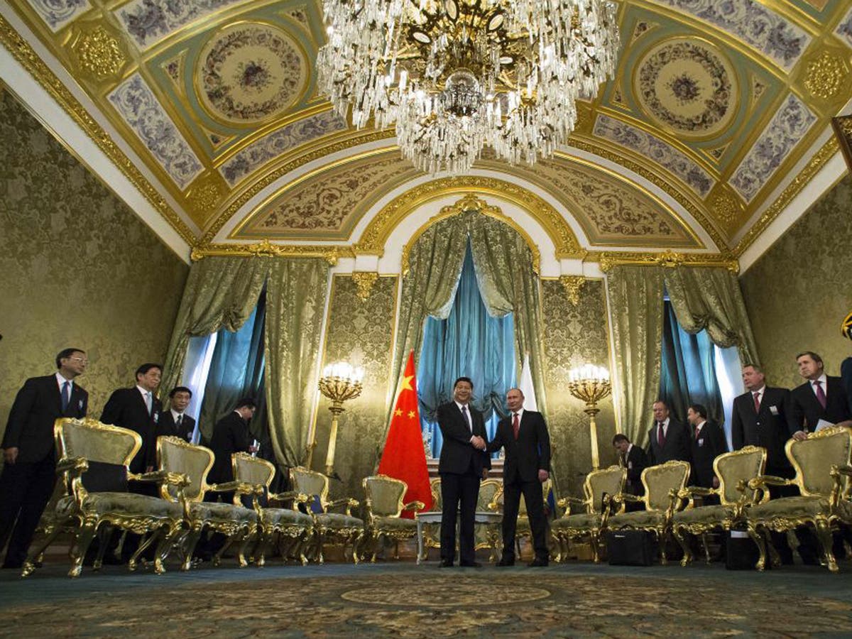 Vladimir Putin rolls out the red carpet (and guards on horseback) for ...