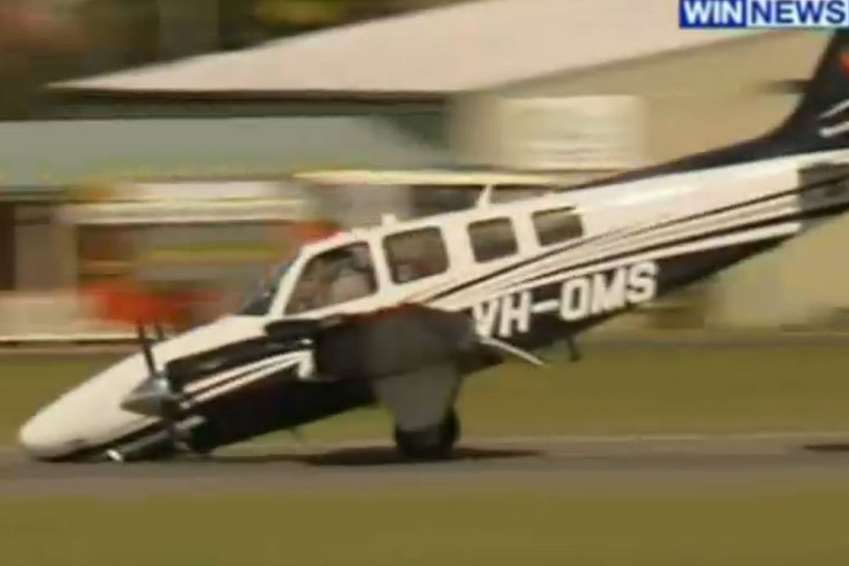 Video: The terrifying moment a plane collapses on its nose and skids ...