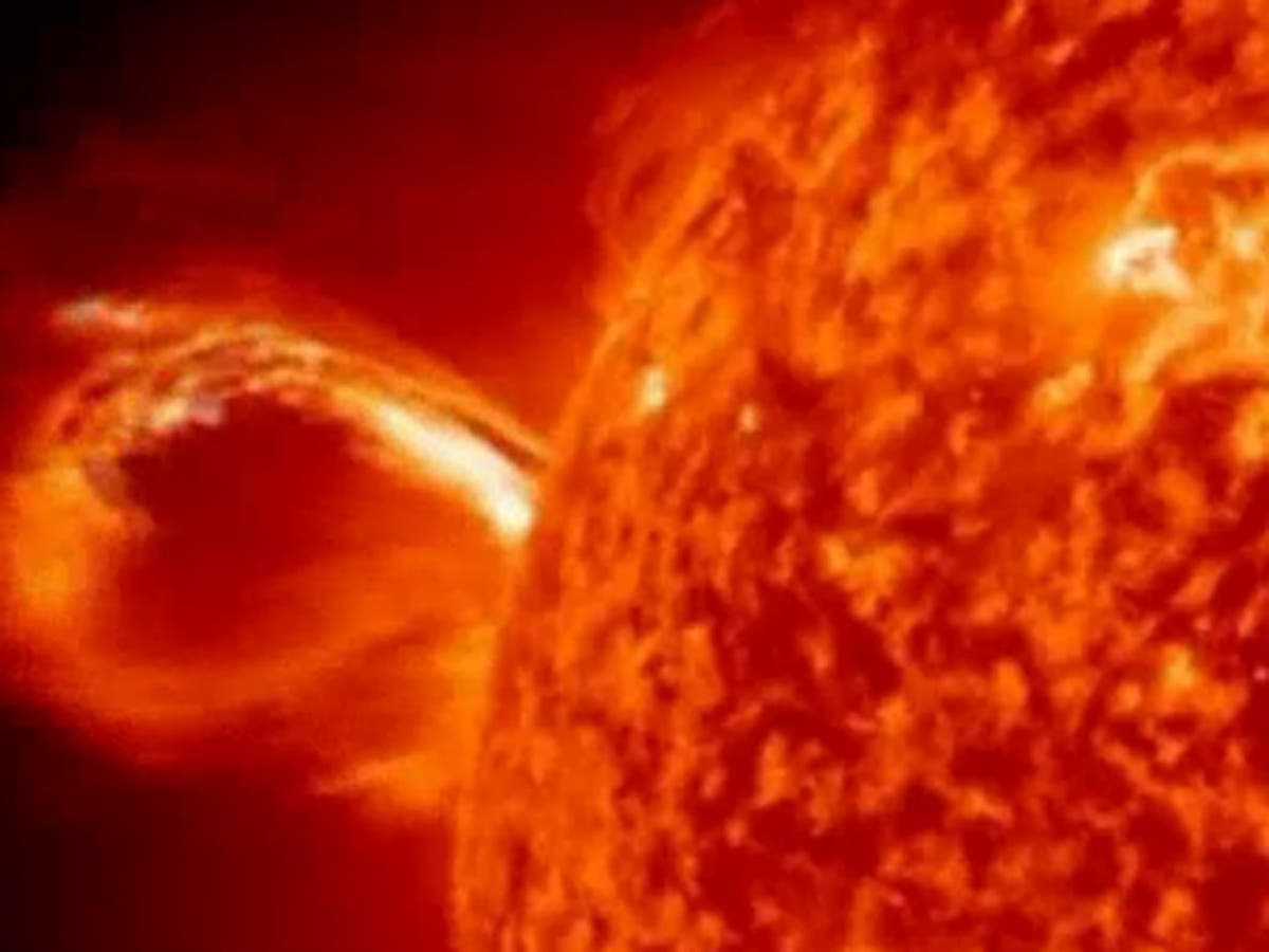 Video: Nasa releases time-lapse video of giant sun explosion | The ...