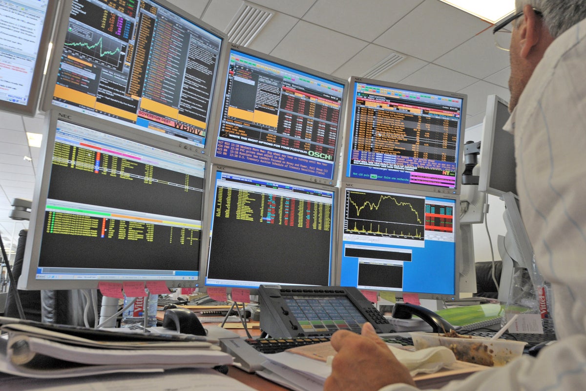 Bloomberg continues to dominate financial data market despite snooping ...