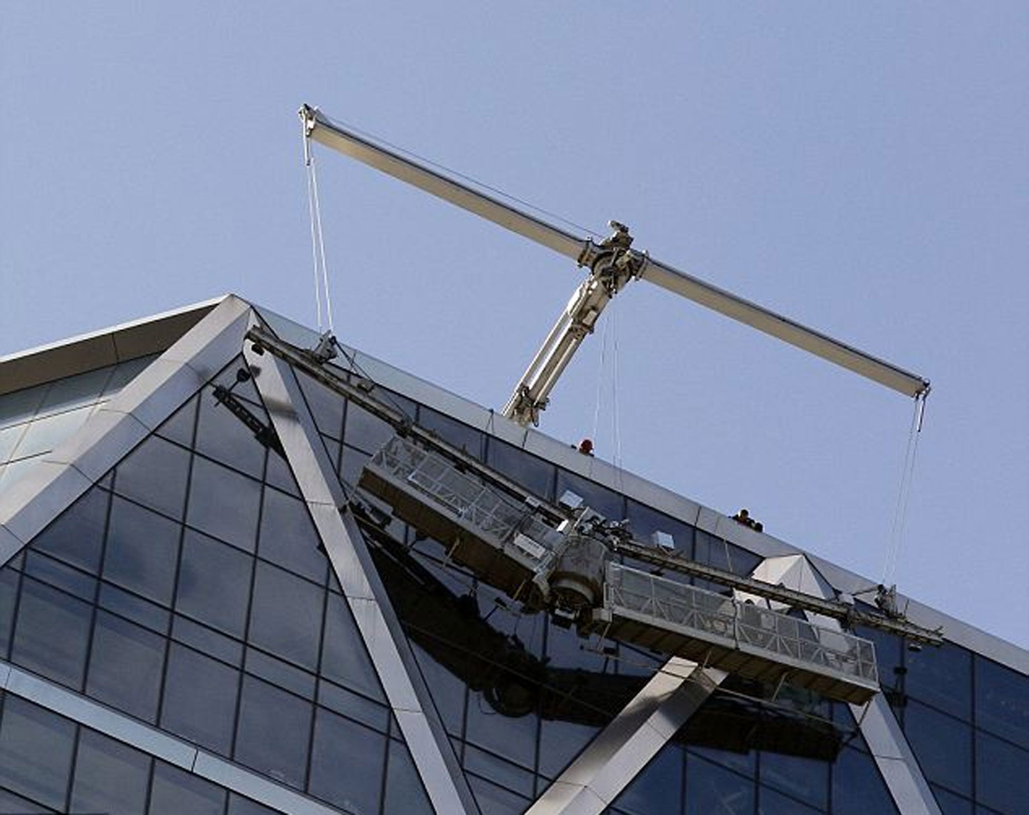 Scaffold workers trapped 600 foot up New York skyscraper after metal ...