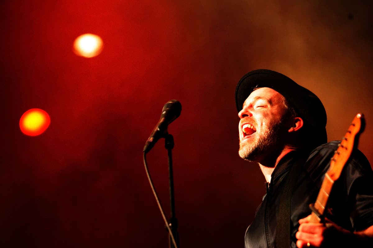 Music review: Travis' first British gig in five years is a cosy but ...