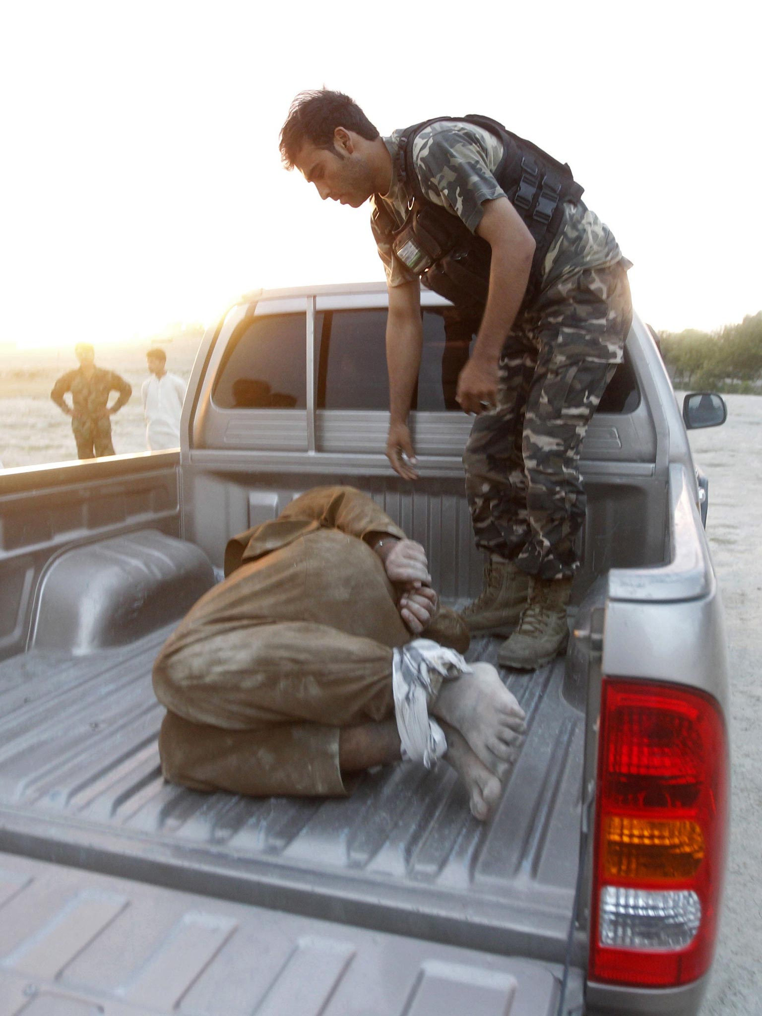 The real 'Hurt Locker': Photographs show the moment bomb disposal ...