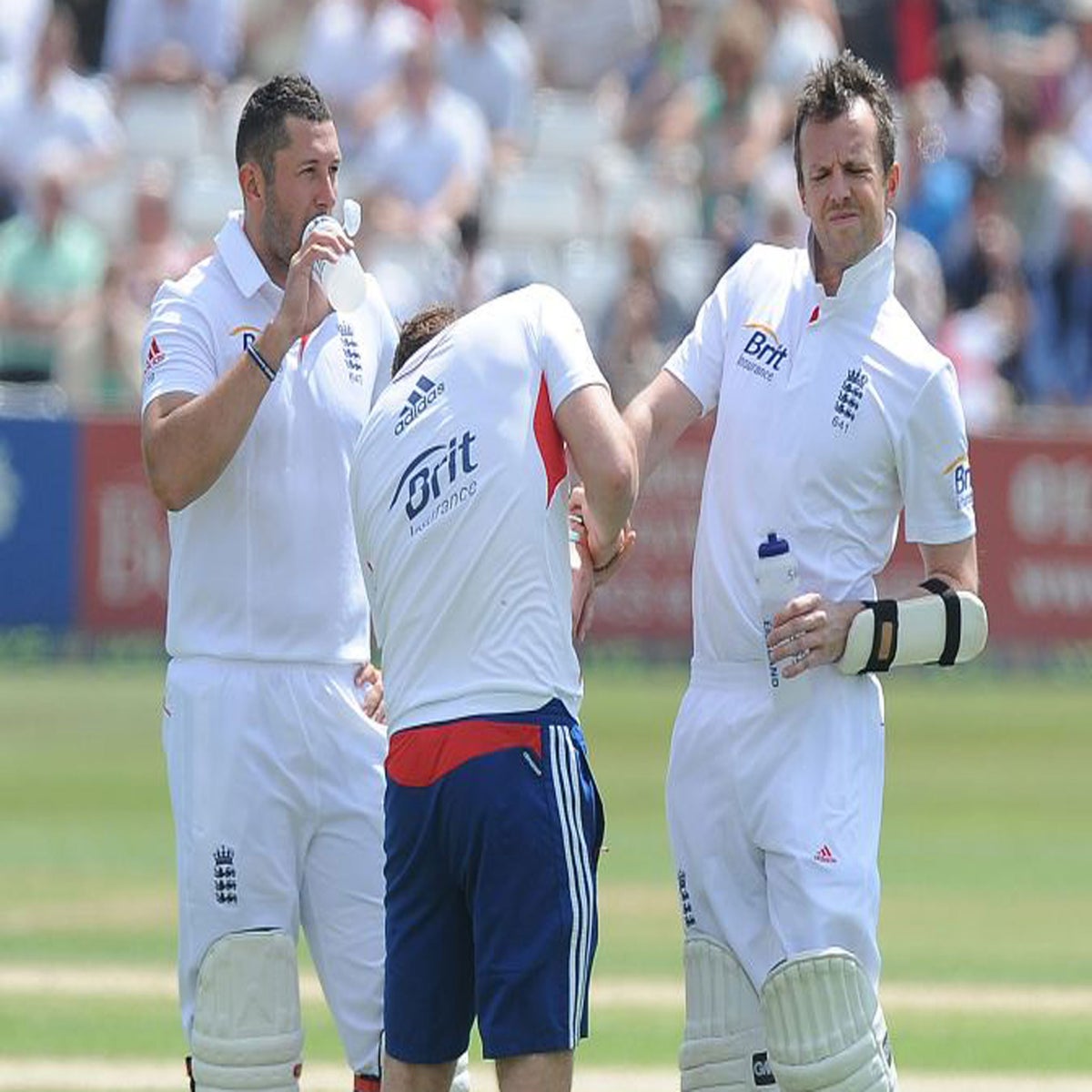 Graeme Swann Bowling