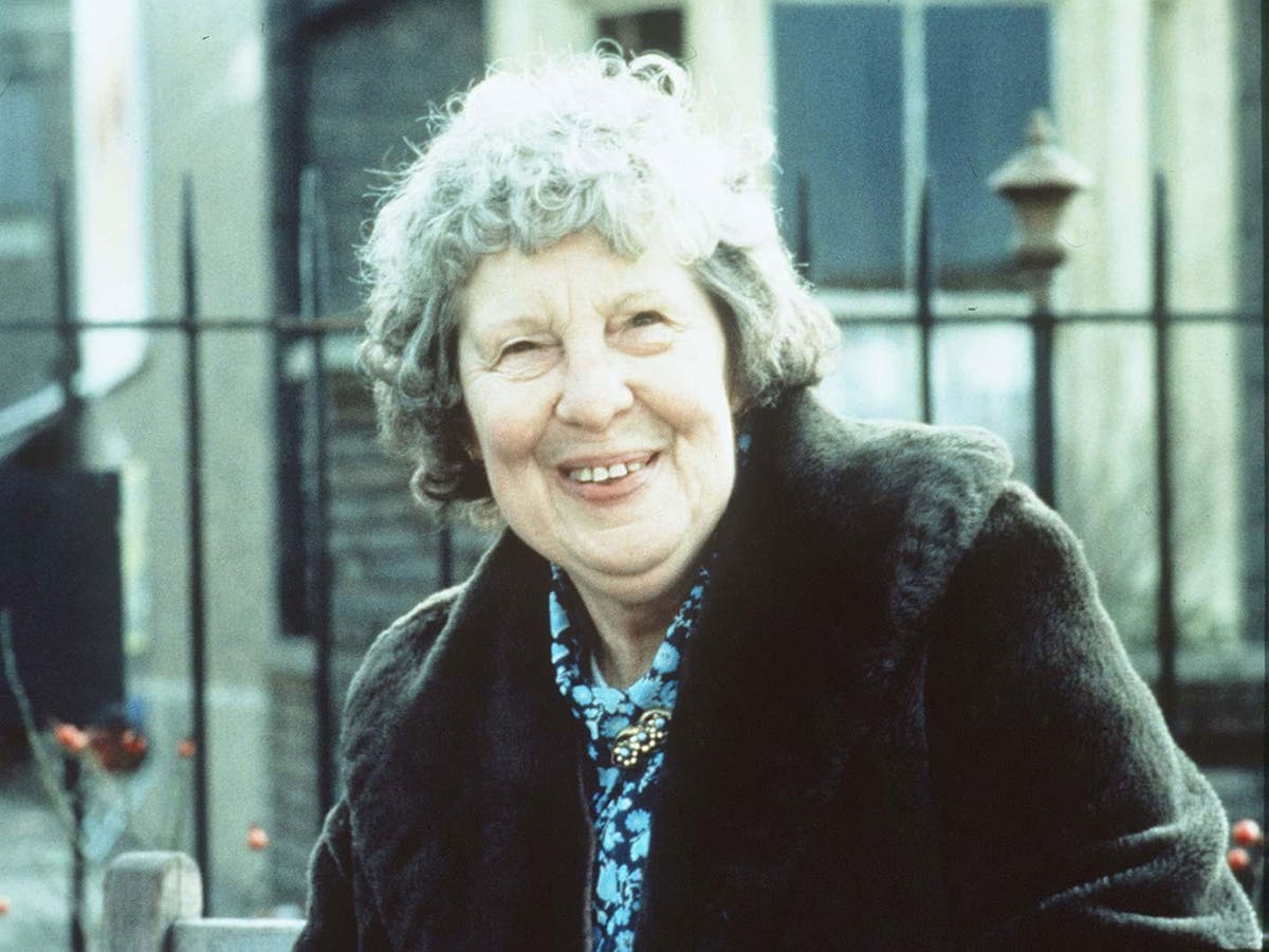 Anna Wing: Actress who made her name at 70 as the prickly EastEnders ...