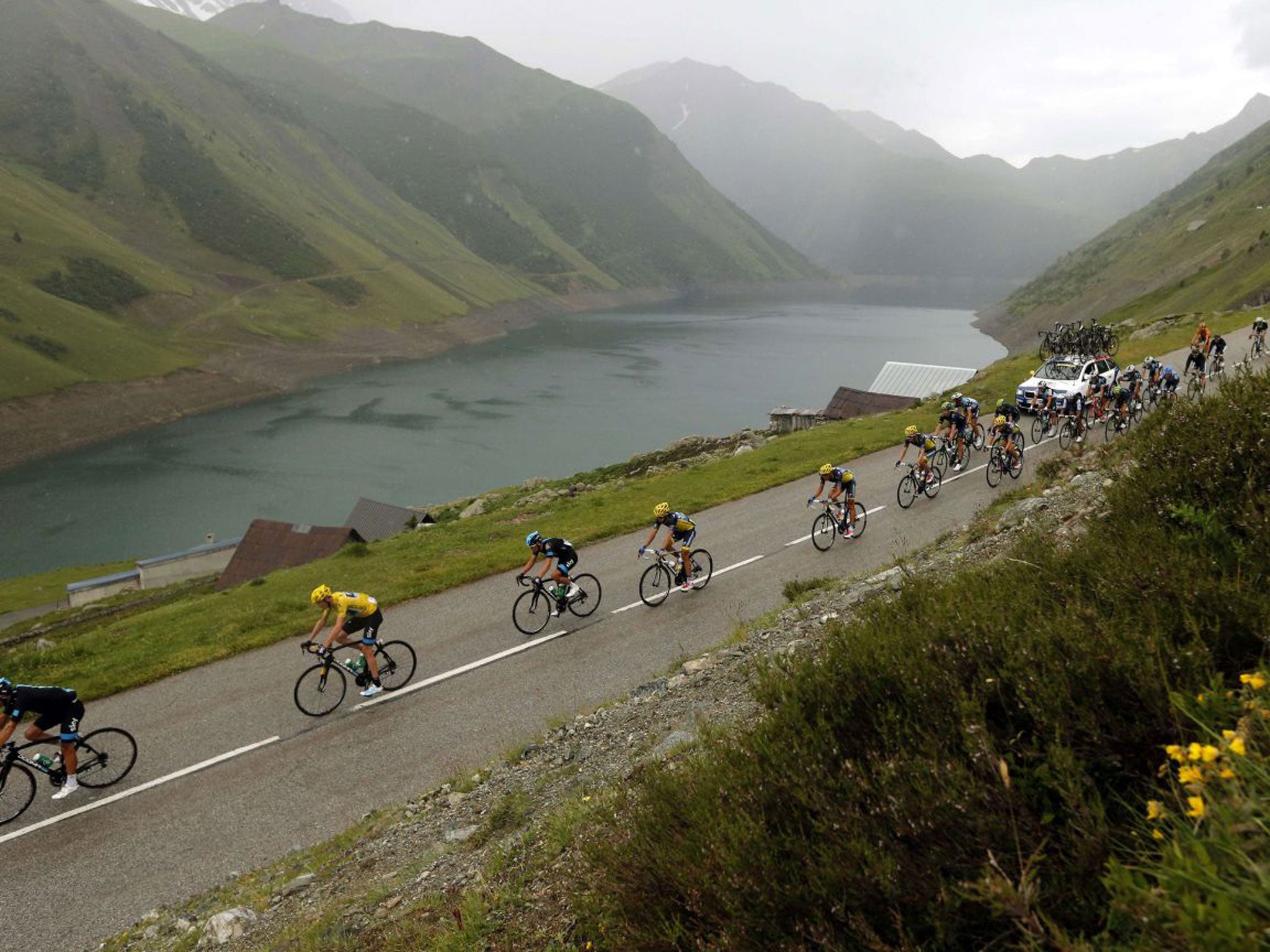Tour de France 2013: Focused Chris Froome rides out Alpine thunderstorm ...