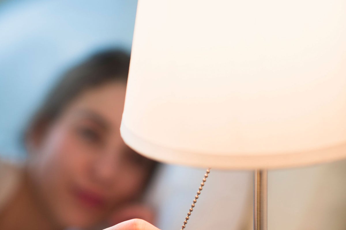 Bright light increases honesty and leads people to perform ethical ...