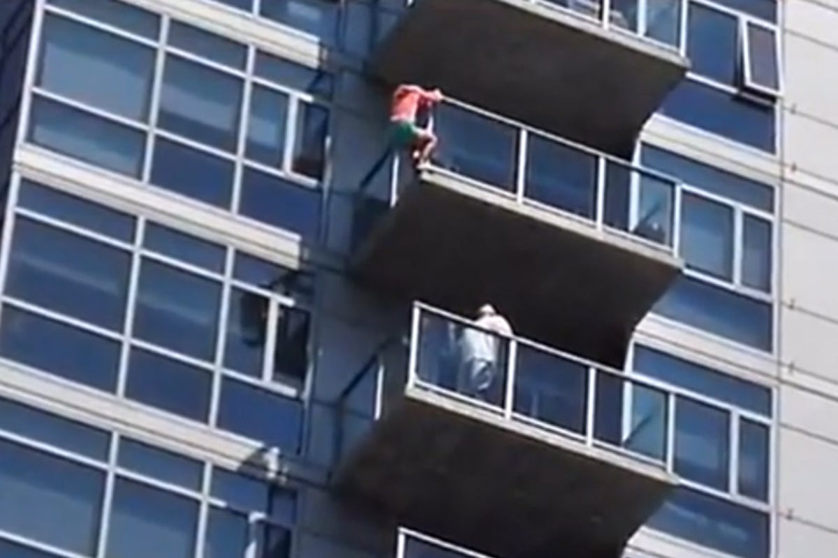 Kick-Ass 2 stuntmen 'rescue suicidal woman from balcony fall' during ...