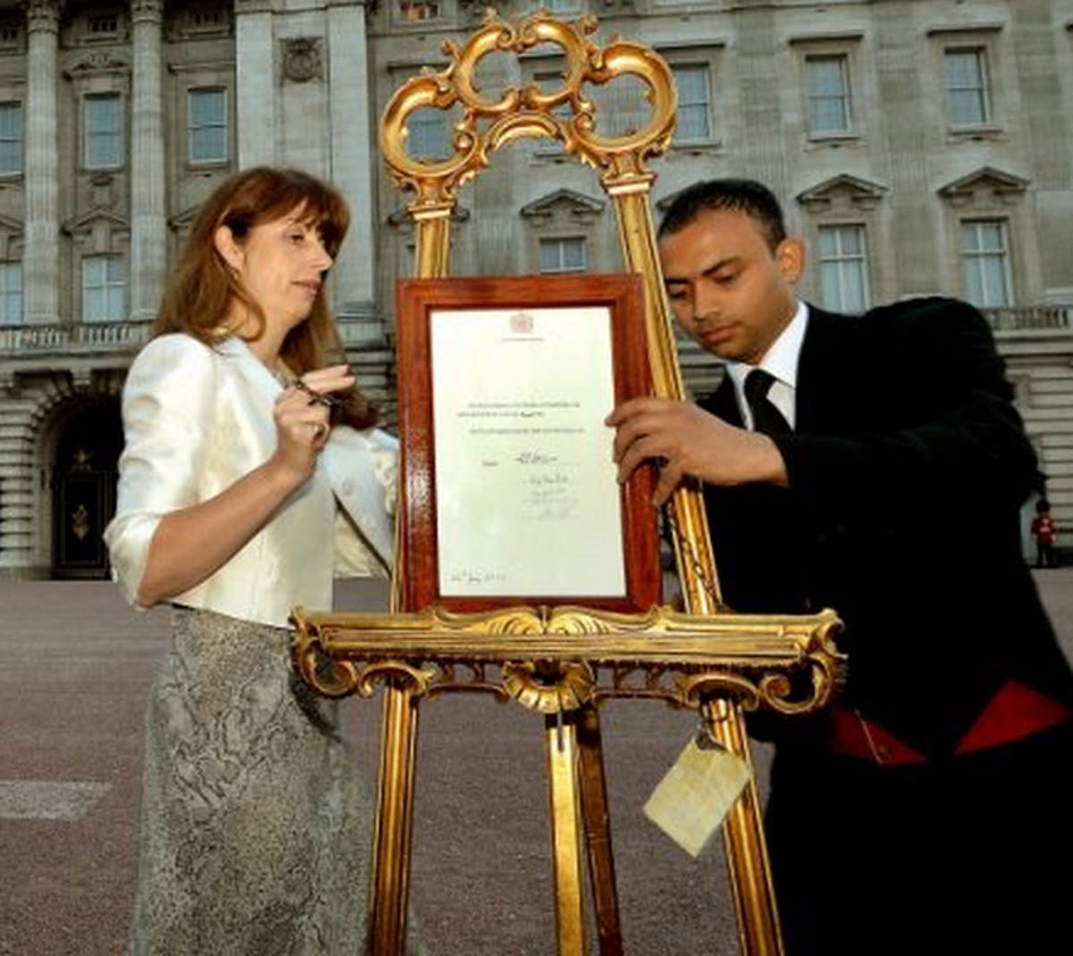 Indian footman who helped to announce the birth of Prince George to the ...