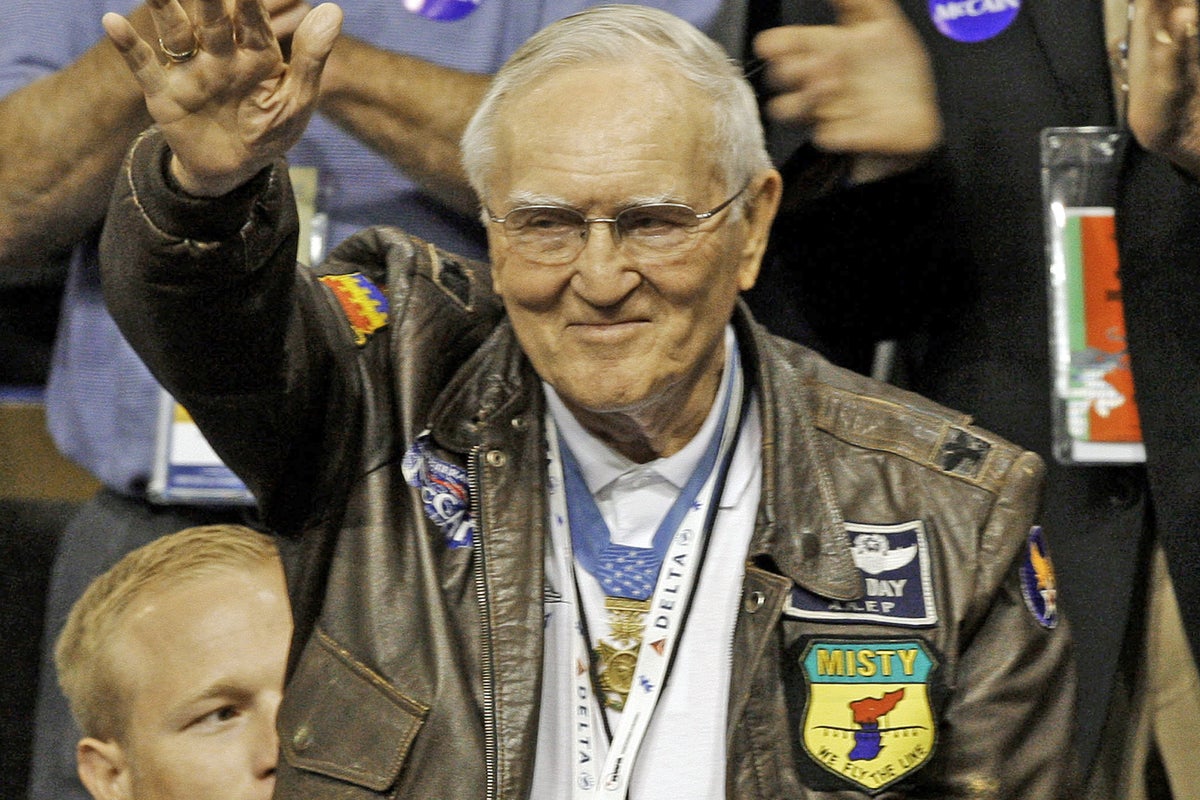 Colonel Bud Day: Soldier who was held prisoner by the Vietcong for over ...