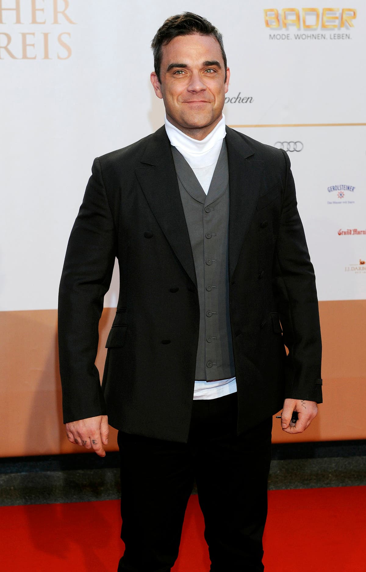 Robbie 'the fat one from Take That' Williams writes song called 'No One ...