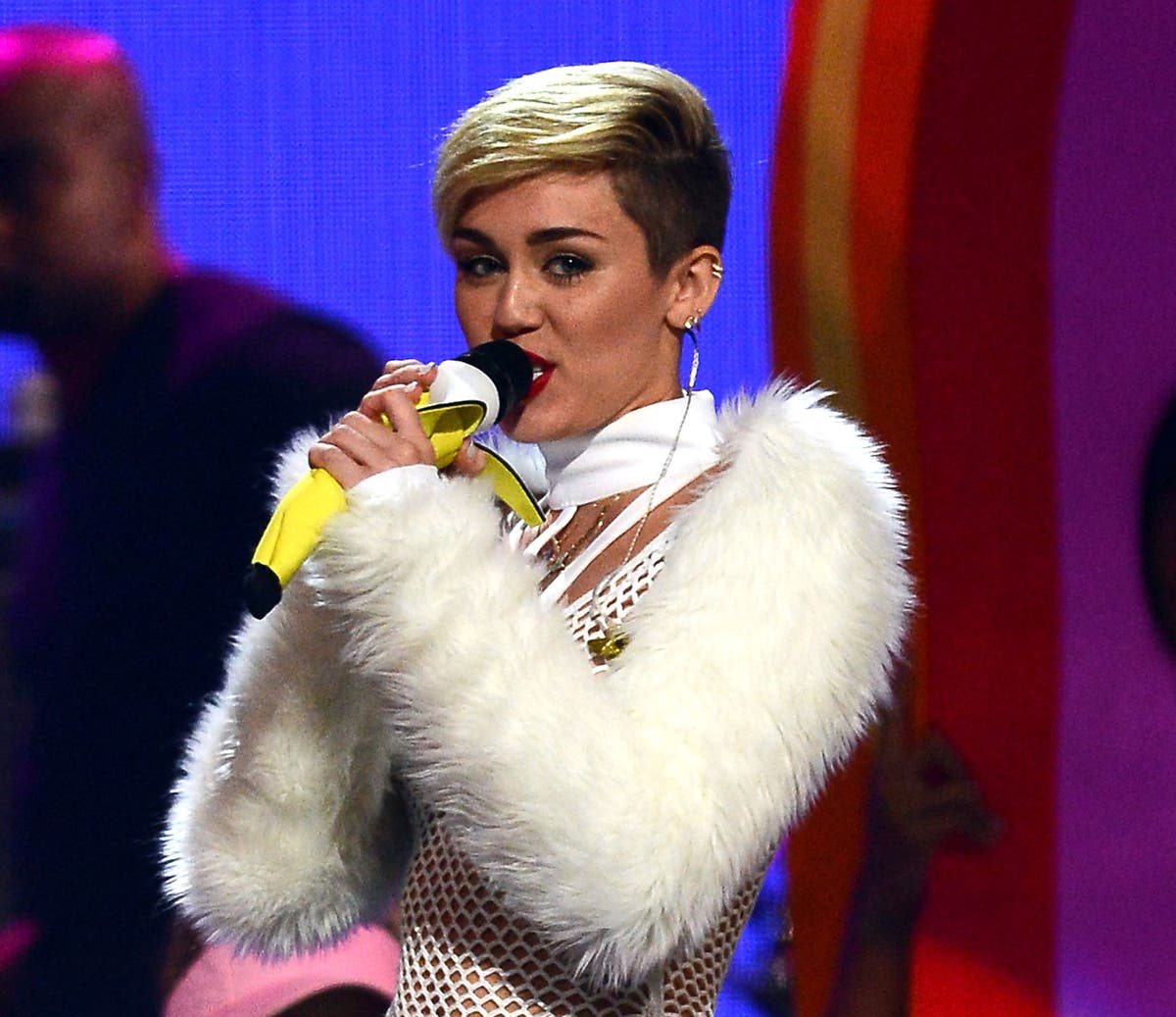 Miley Cyrus: Twerking is less offensive than Breaking Bad's gory ...
