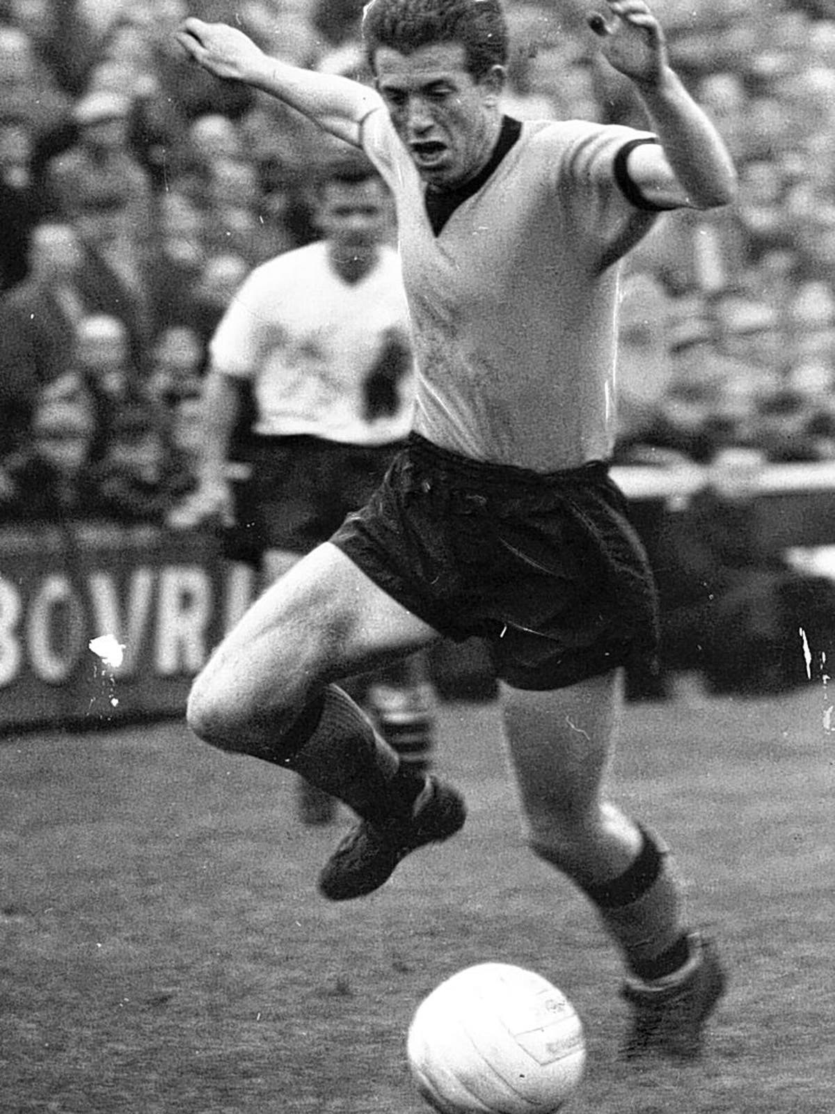 Peter Broadbent: Creative force in the mighty Wolves side of the 1950s ...