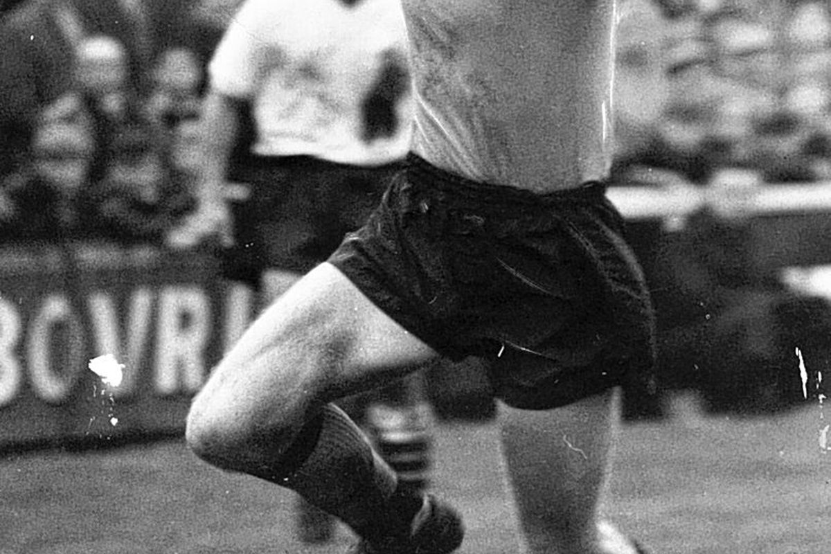 Peter Broadbent: Creative force in the mighty Wolves side of the 1950s ...