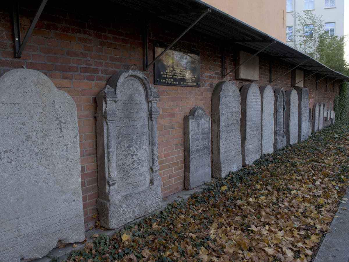 Gestapo chief, Heinrich Müller, 'was secretly buried at Jewish cemetery ...