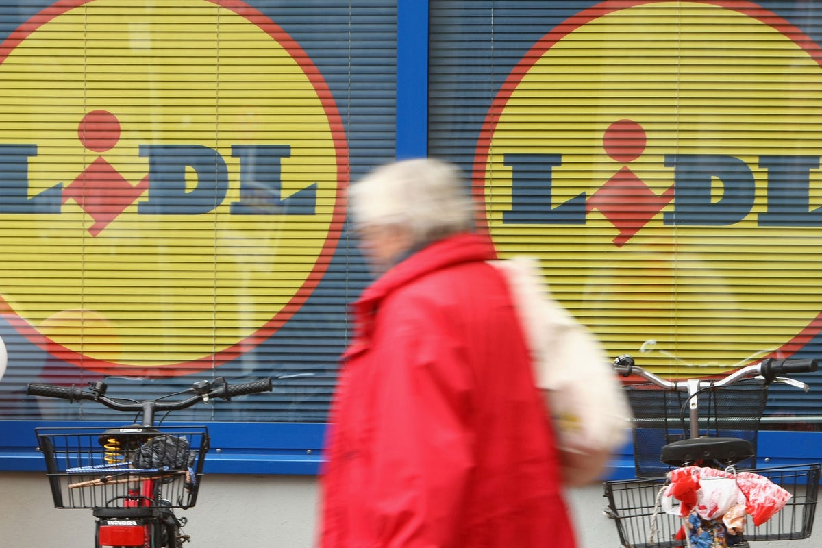 Super-discounters Aldi and Lidl lure customers away from Big Four as ...