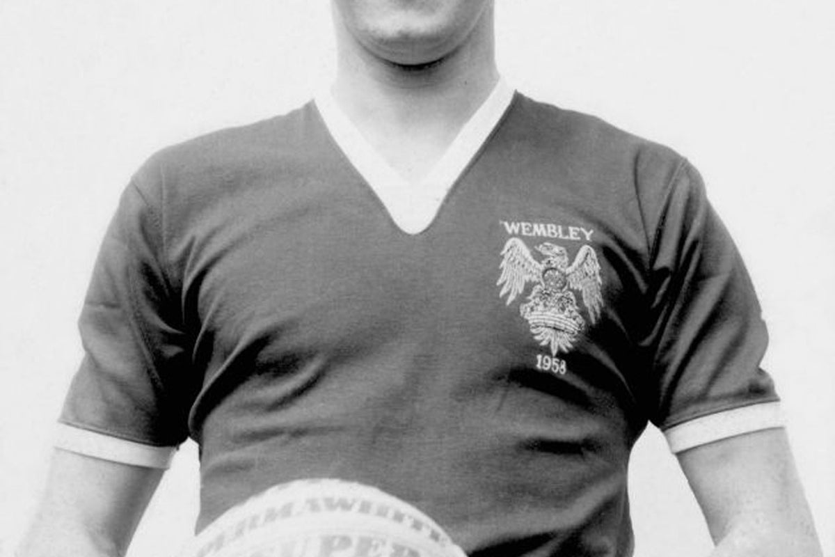 Bill Foulkes: Manchester United stalwart who survived the Munich ...