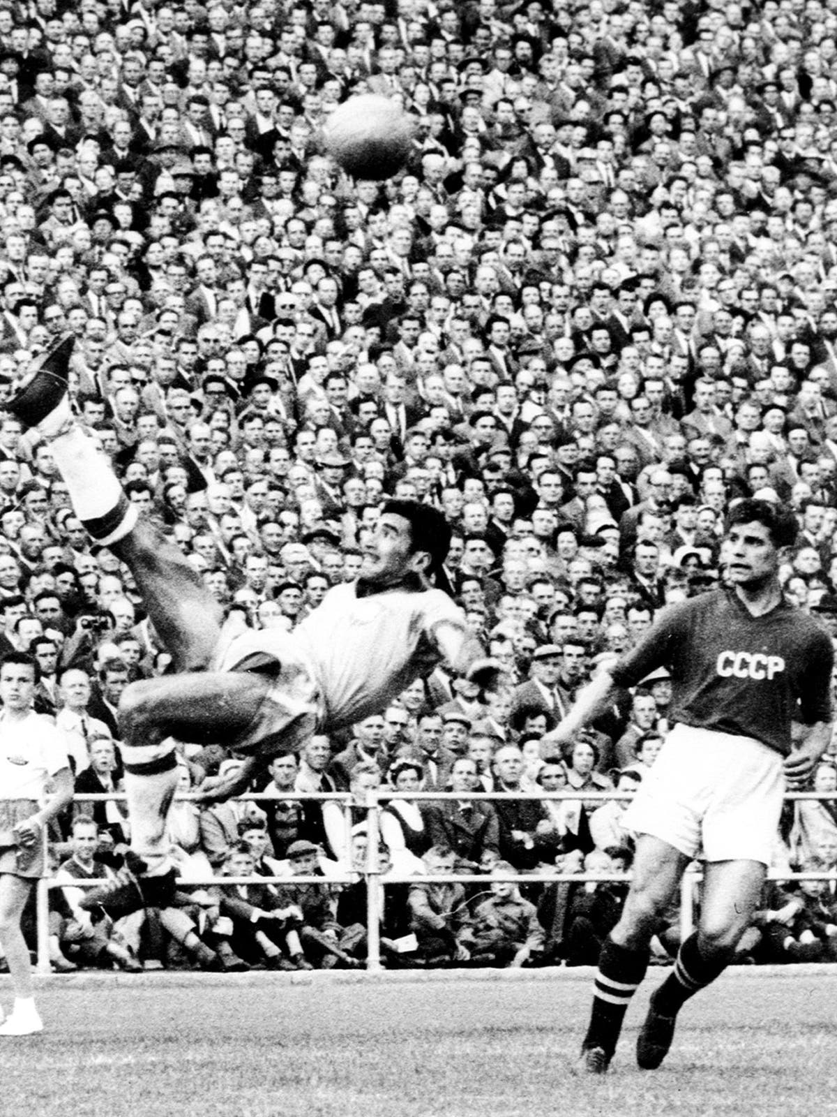 Nilton Santos: Footballer | The Independent | The Independent