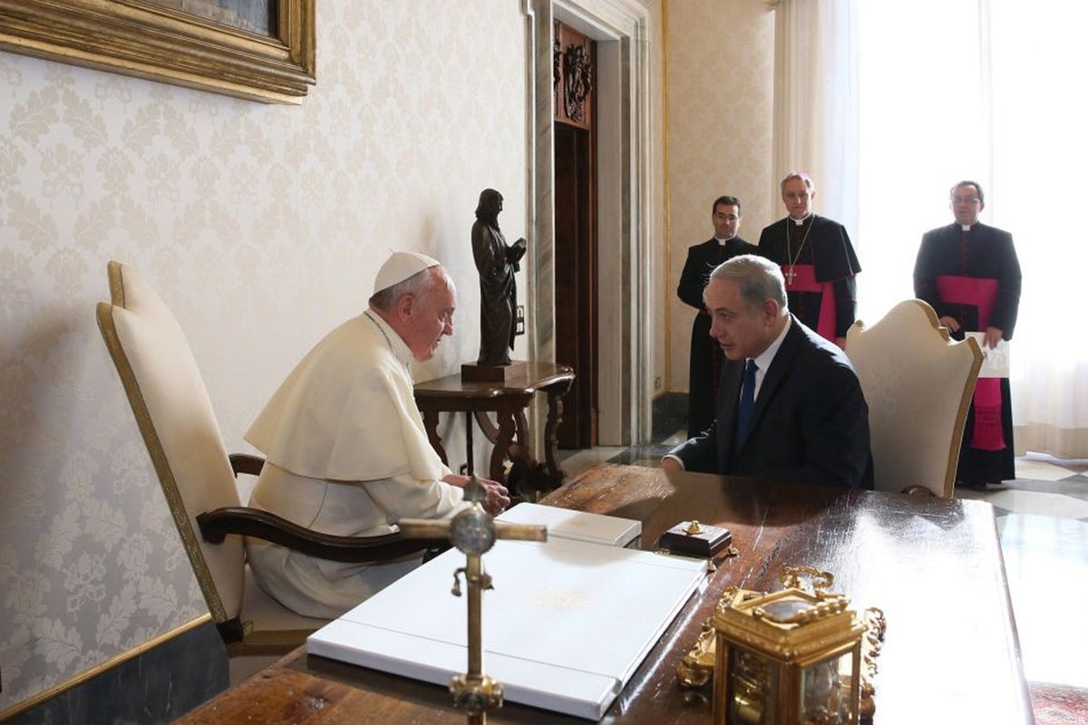 Israeli Prime Minister Benjamin Netanyahu meets Pope Francis and gives ...