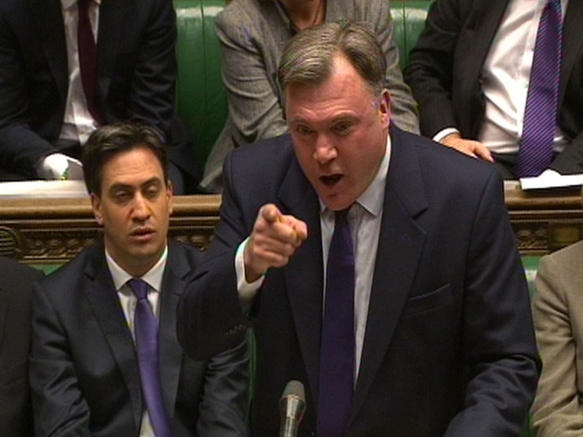 Faced with sustained heckling from the enemy, Ed Balls fluffs lines ...