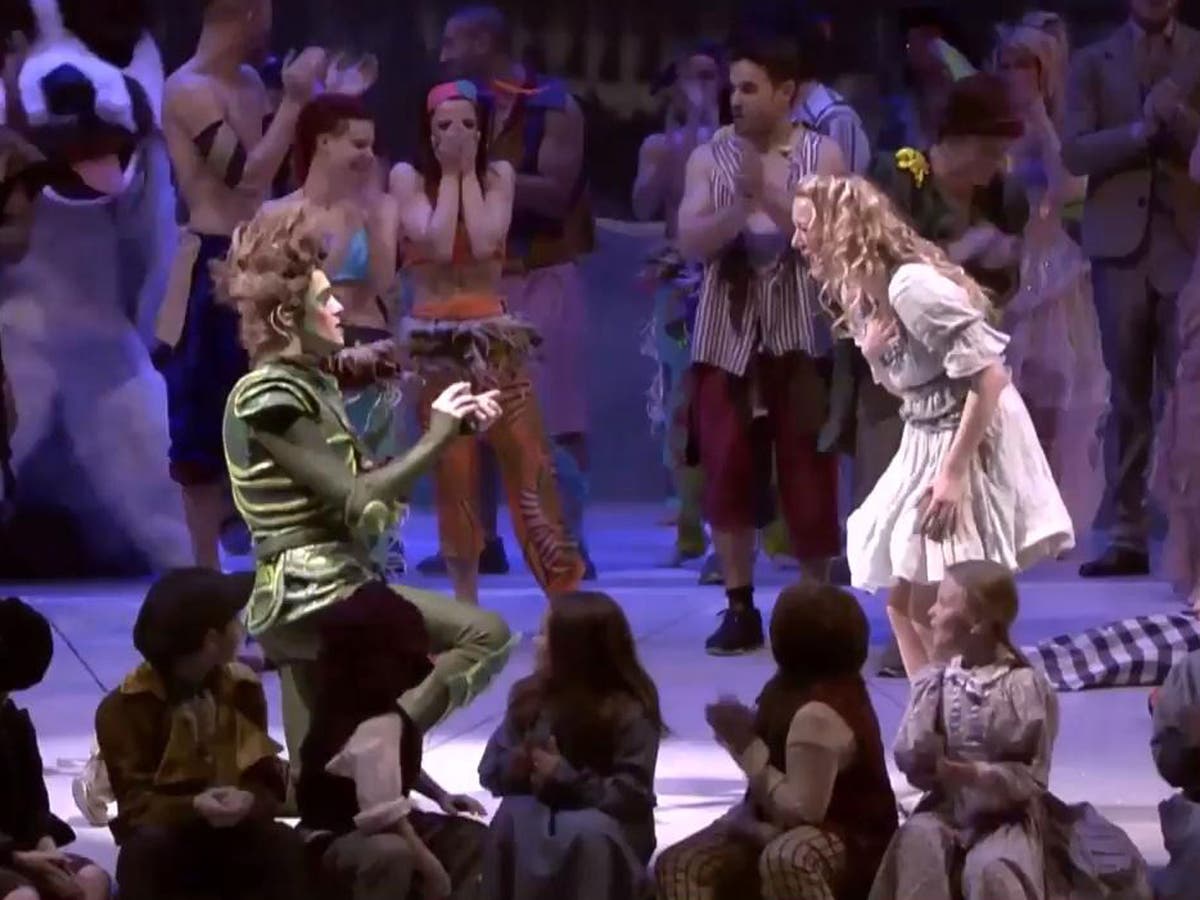 Peter Pan proposes to Wendy mid performance in a real-life fairytale ...