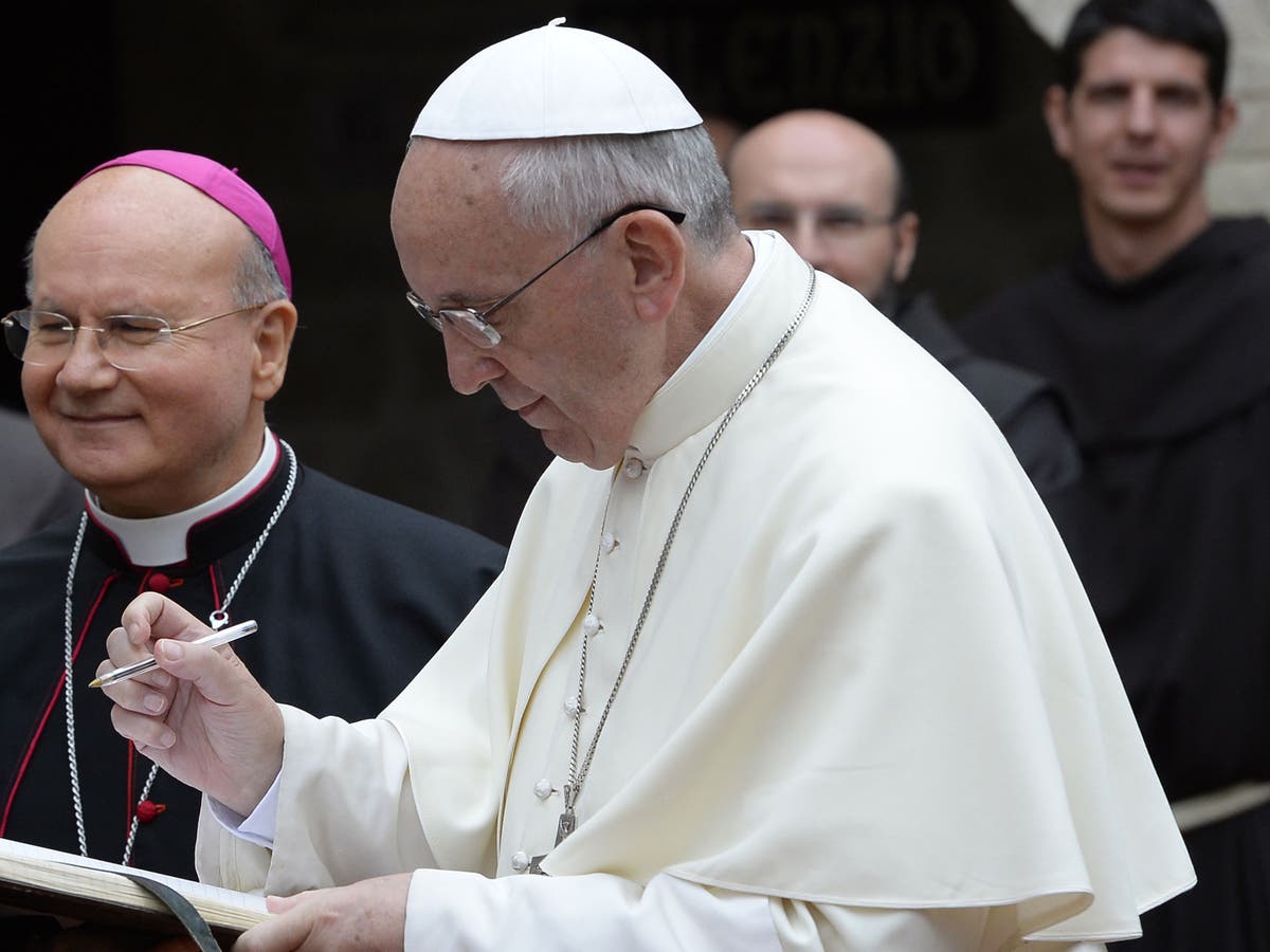 Pope Francis: The internet is a 'gift from God' | The Independent | The ...