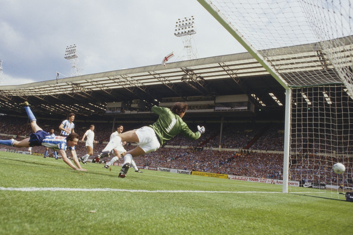 Arsenal v Coventry: Keith Houchen flies Sky Blue flag ahead of FA Cup ...