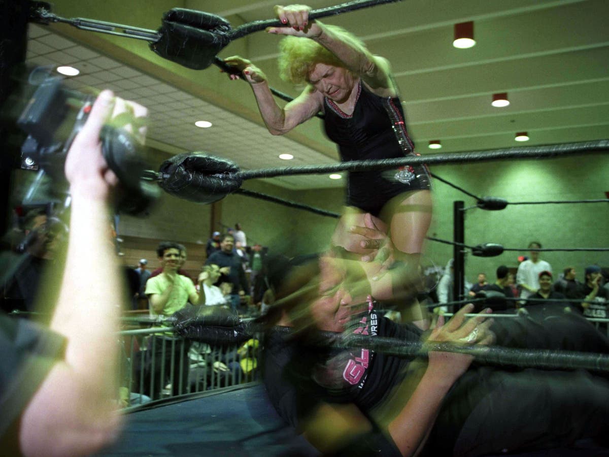 Mae Young: Wrestler who showed herself to be as hard as the men and who ...