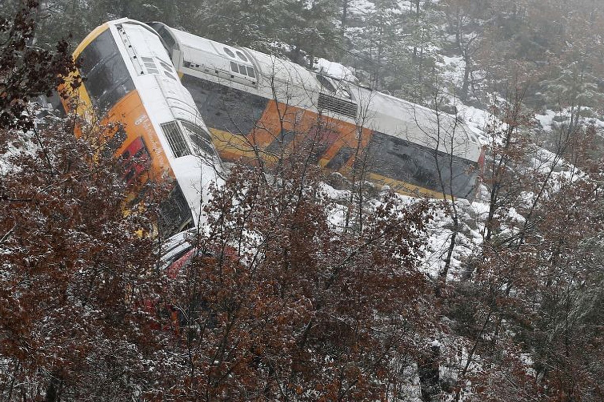 Two dead and nine injured after boulder derails train in French Alps ...