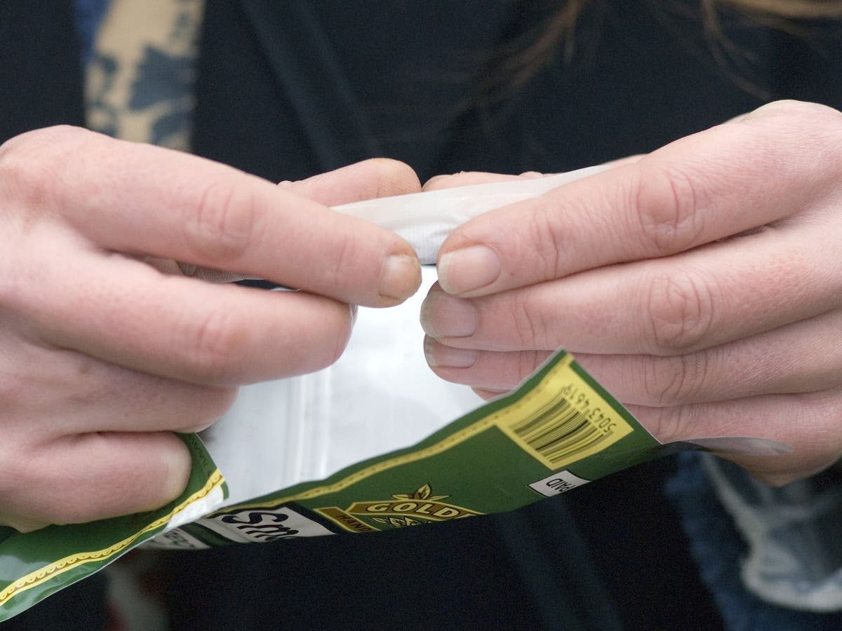 Rollies vs Straights: Roll-your-own 'at least as hazardous as any other ...