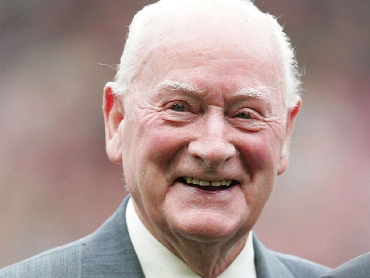 Sir Tom Finney: Supremely skillful footballer hailed as the finest ...