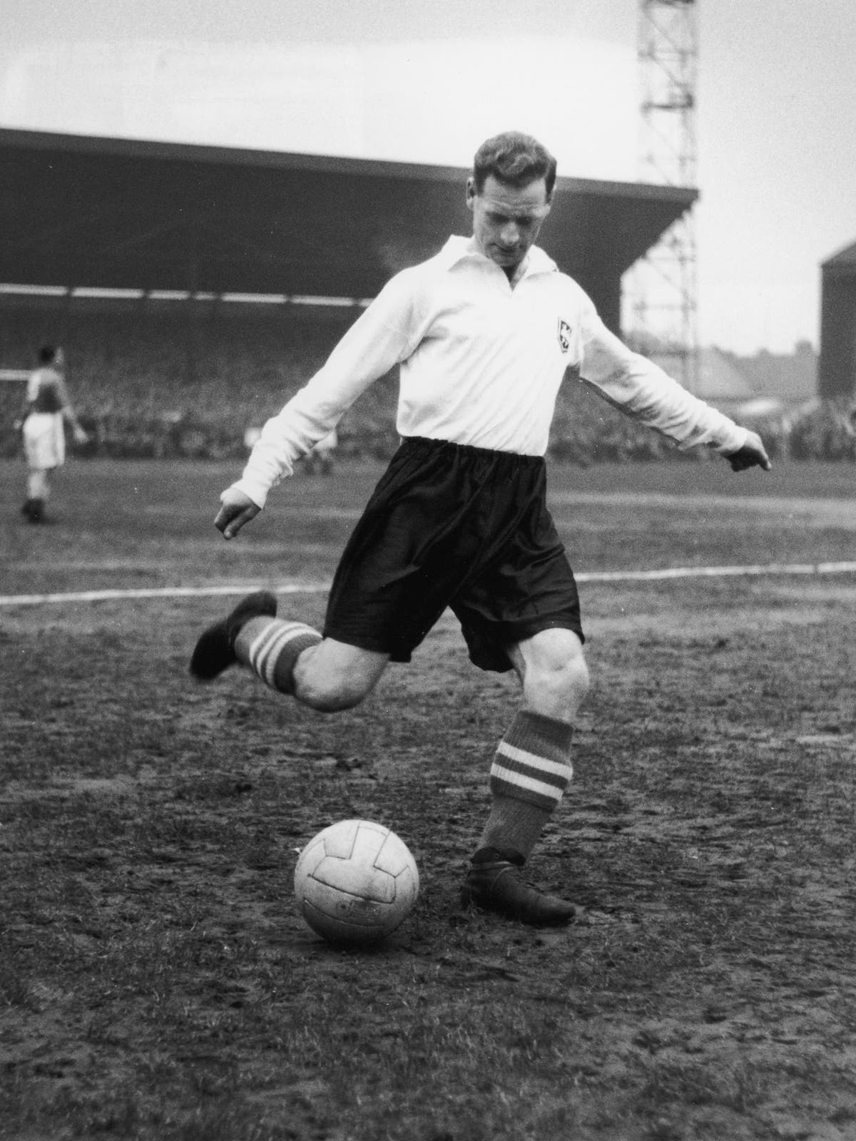 Sir Tom Finney: Wonder winger and generous knight dies at 91 | The ...