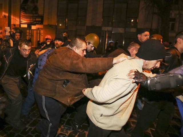 Ukraine crisis: President Yanukovych and opposition sign deal to hold ...