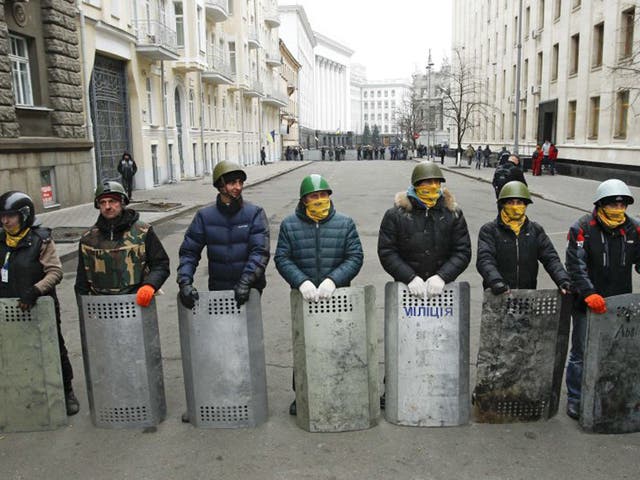 Ukraine President Viktor Yanukovych denies resignation claims as ...