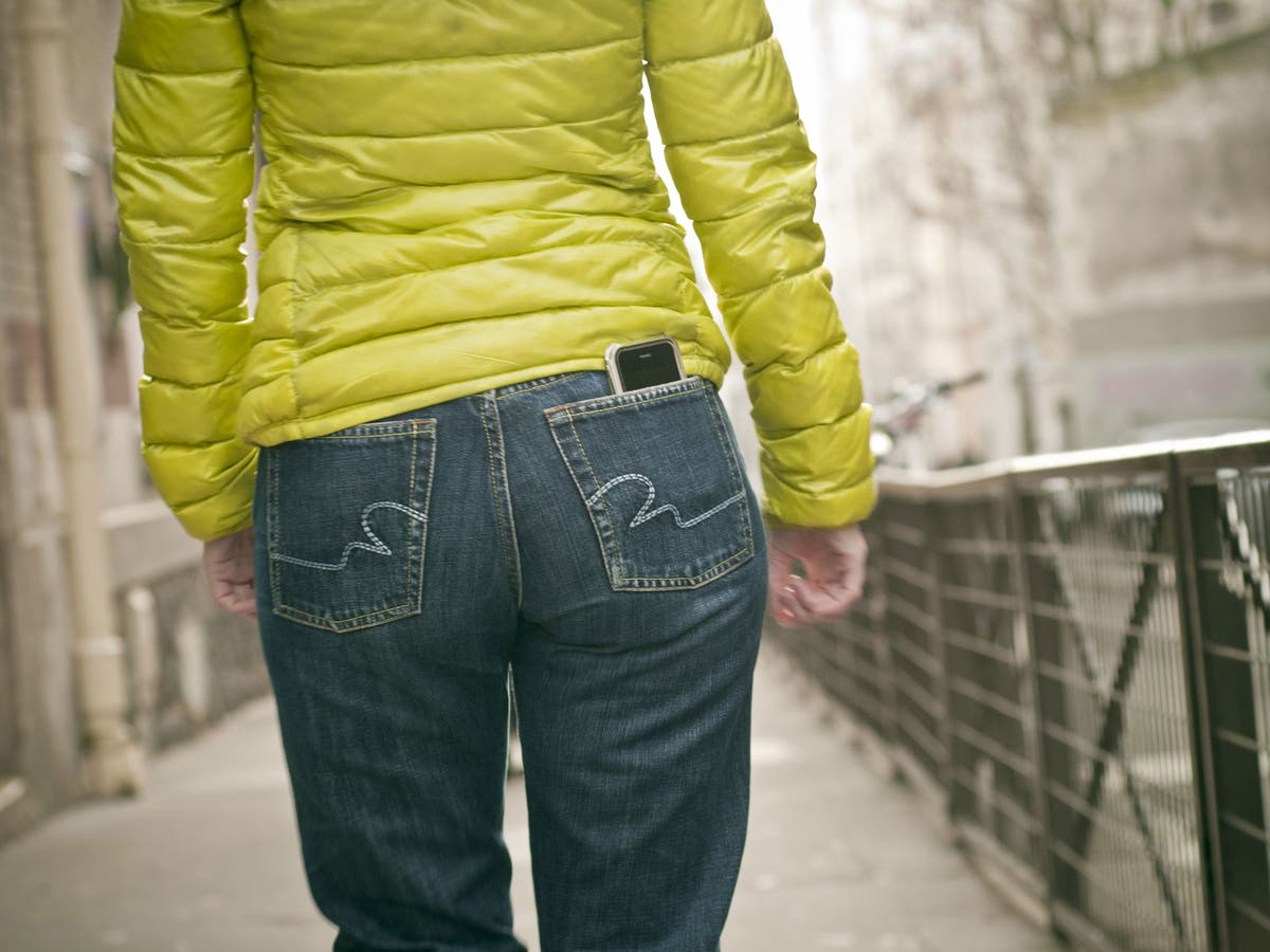 It could happen to you: How to protect yourself from phone snatchers ...