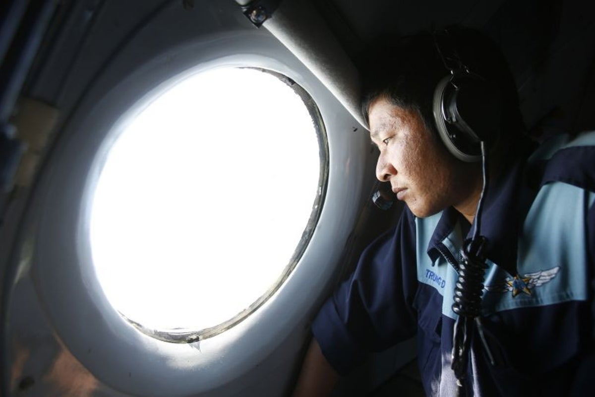 Missing Malaysia Airlines Flight MH370: US pushes search towards vast ...