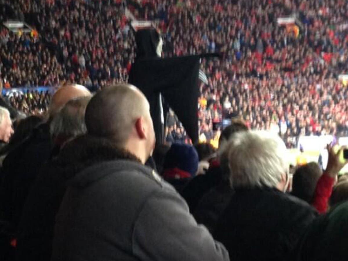David Moyes heckled by the Grim Reaper during Manchester United's win ...