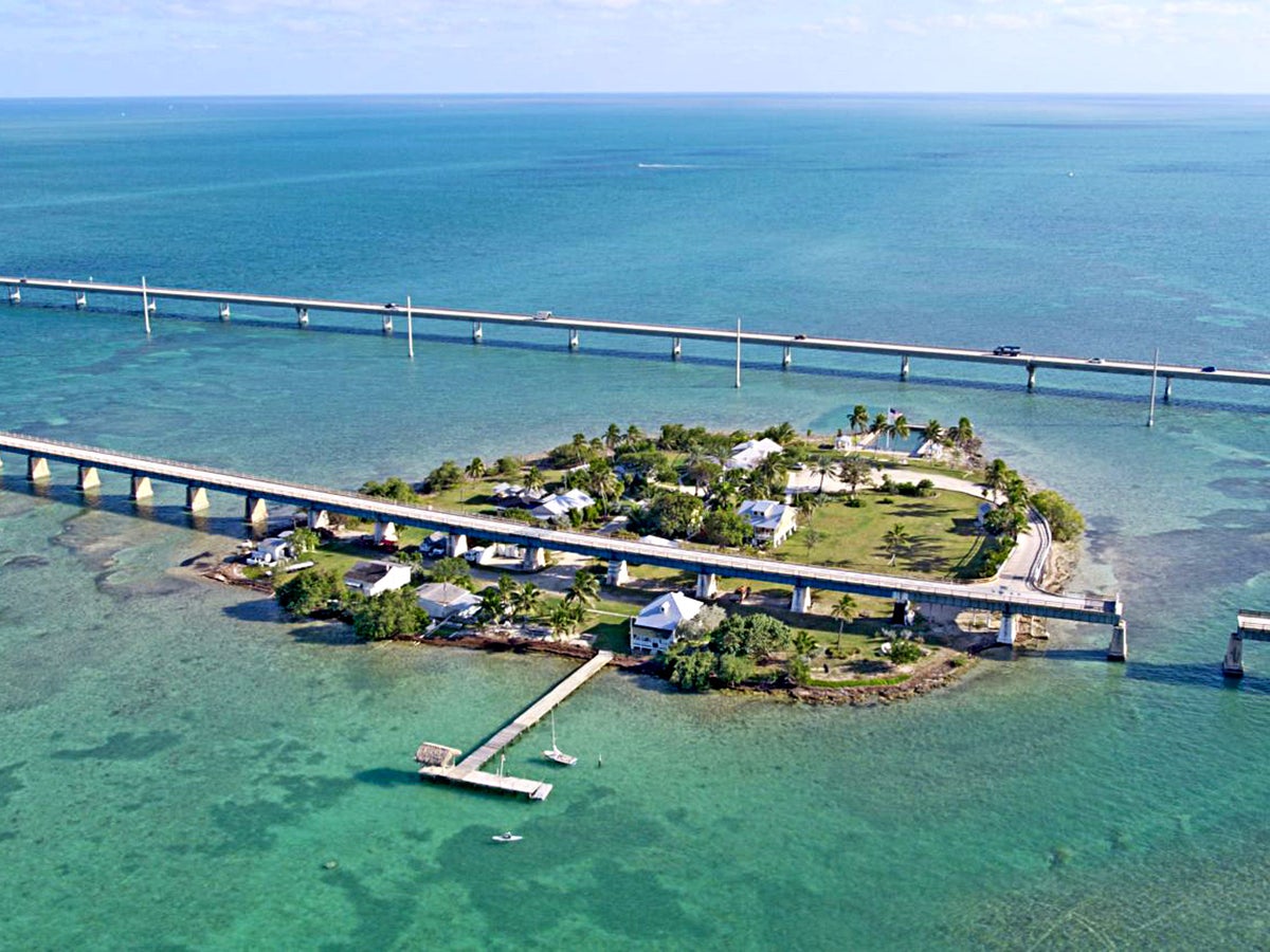 Pigeon Key Roatan Map