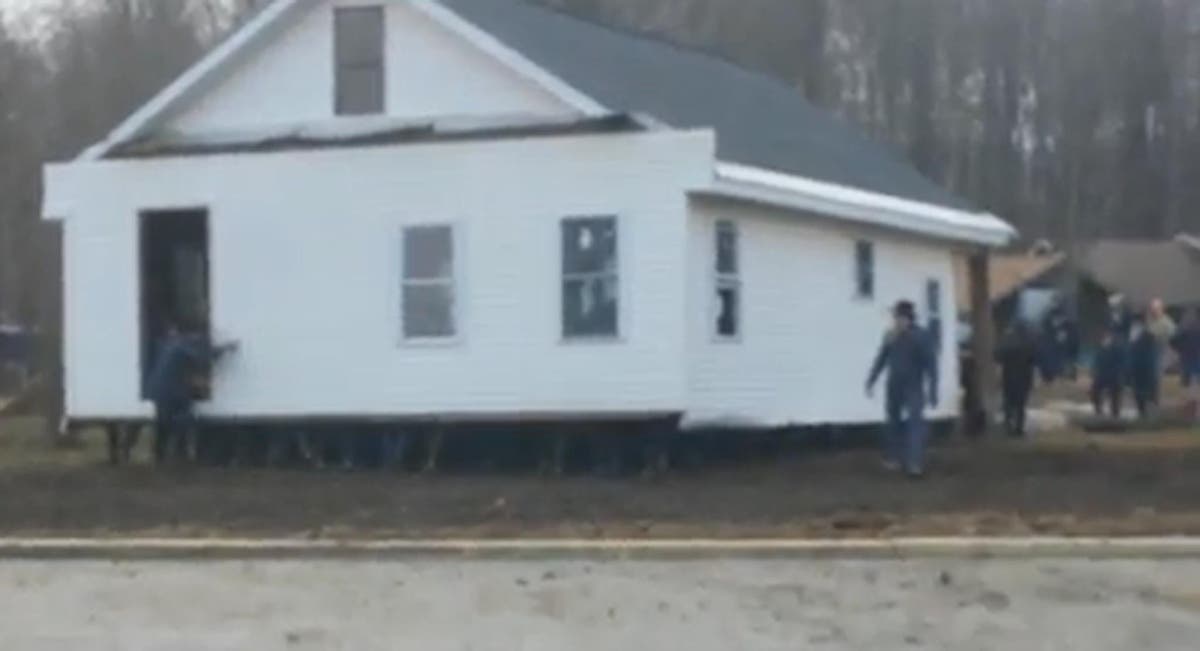Video: Heave-ho! Amish people pick up and move house | The Independent ...