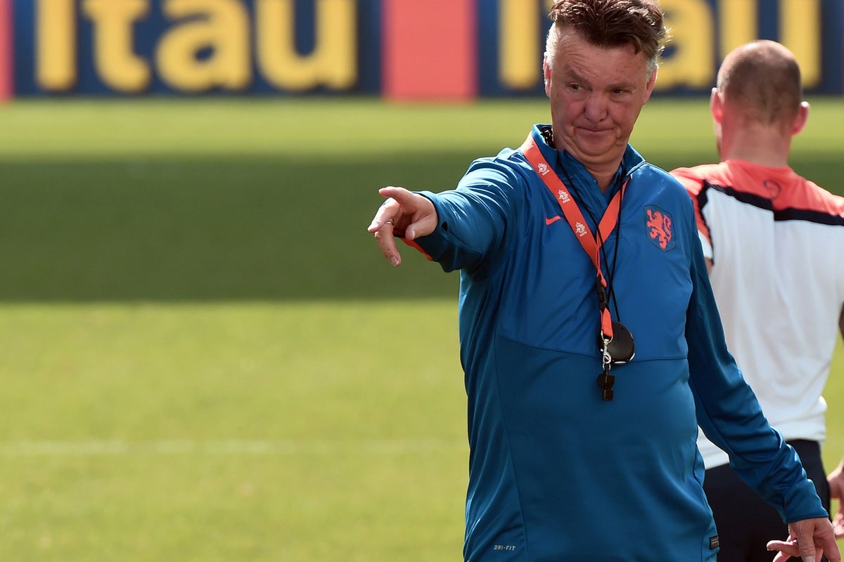 Louis van Gaal to start at Manchester United immediately after World ...