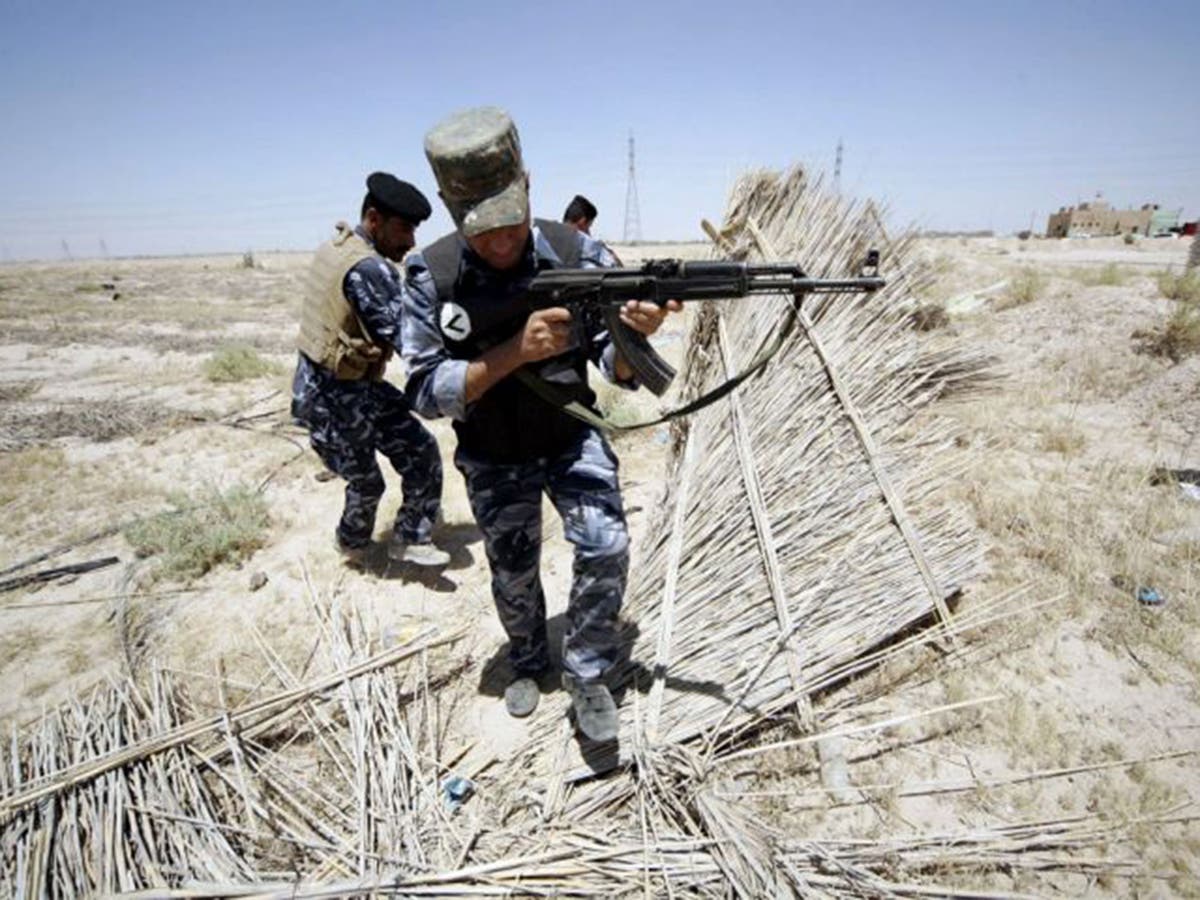 Iraq crisis: Fears of partition grow as Islamists seize border crossing ...