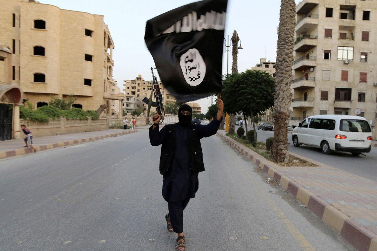 Isis 'ice bucket challenge': Lebanese activists burning flag sparks ...