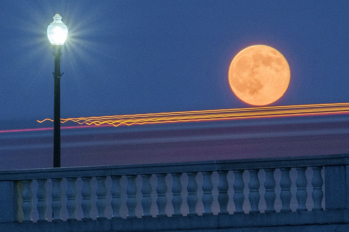 Supermoon 2014: Perigee moon might make Perseid Meteor shower harder to ...