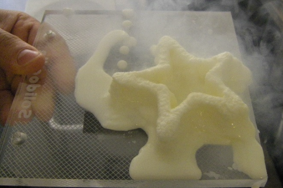 Liquid nitrogen cooled 3D ice cream printer invented by MIT students ...