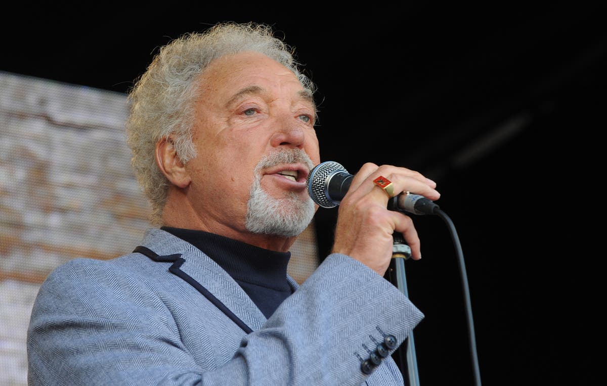 Tom Jones, Edinburgh Castle, review: Hits played with musical depth and ...