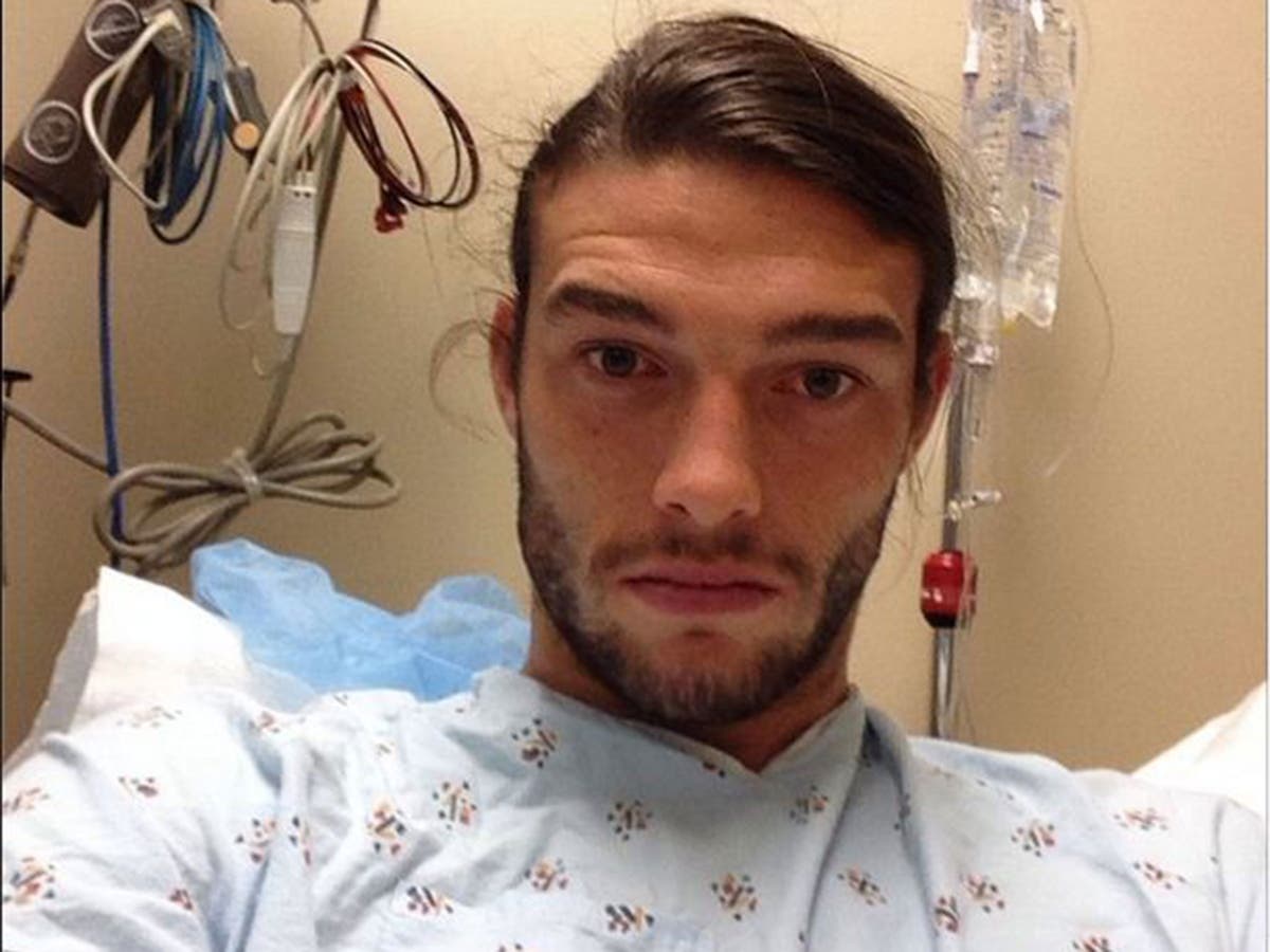 Andy Carroll injury: West Ham striker posts pre-surgery selfie as he ...