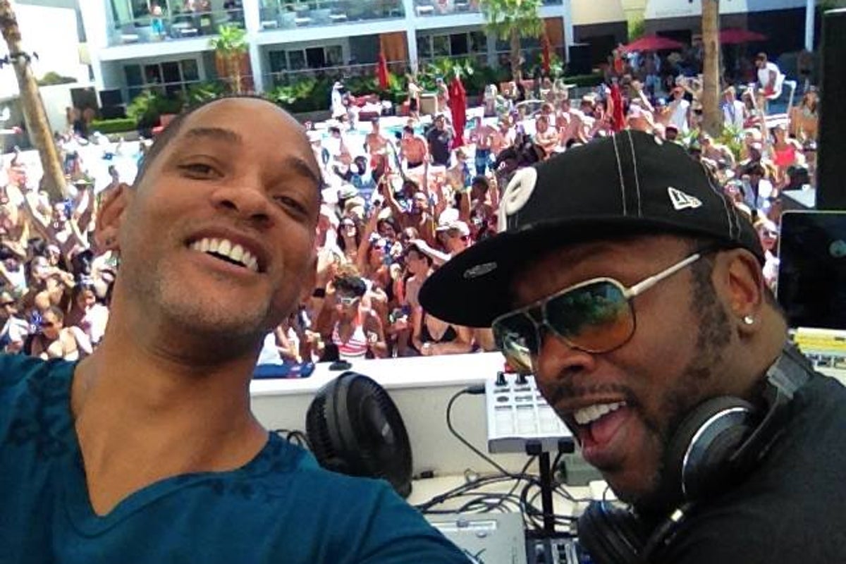 Will Smith reunites with DJ Jazzy Jeff at Vegas pool party, peels off ...