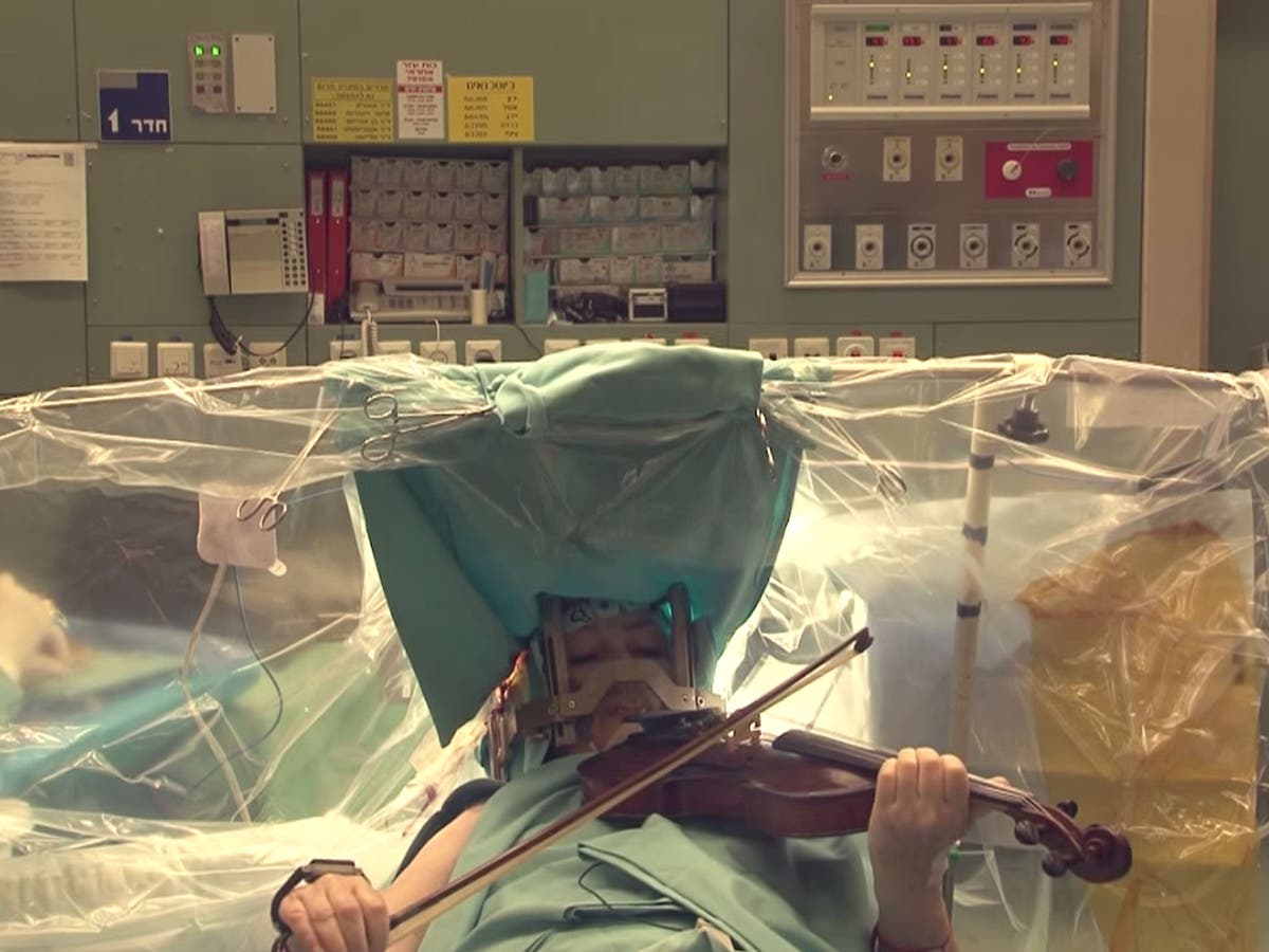 Video shows incredible moment ex-violinist regains her ability to play ...