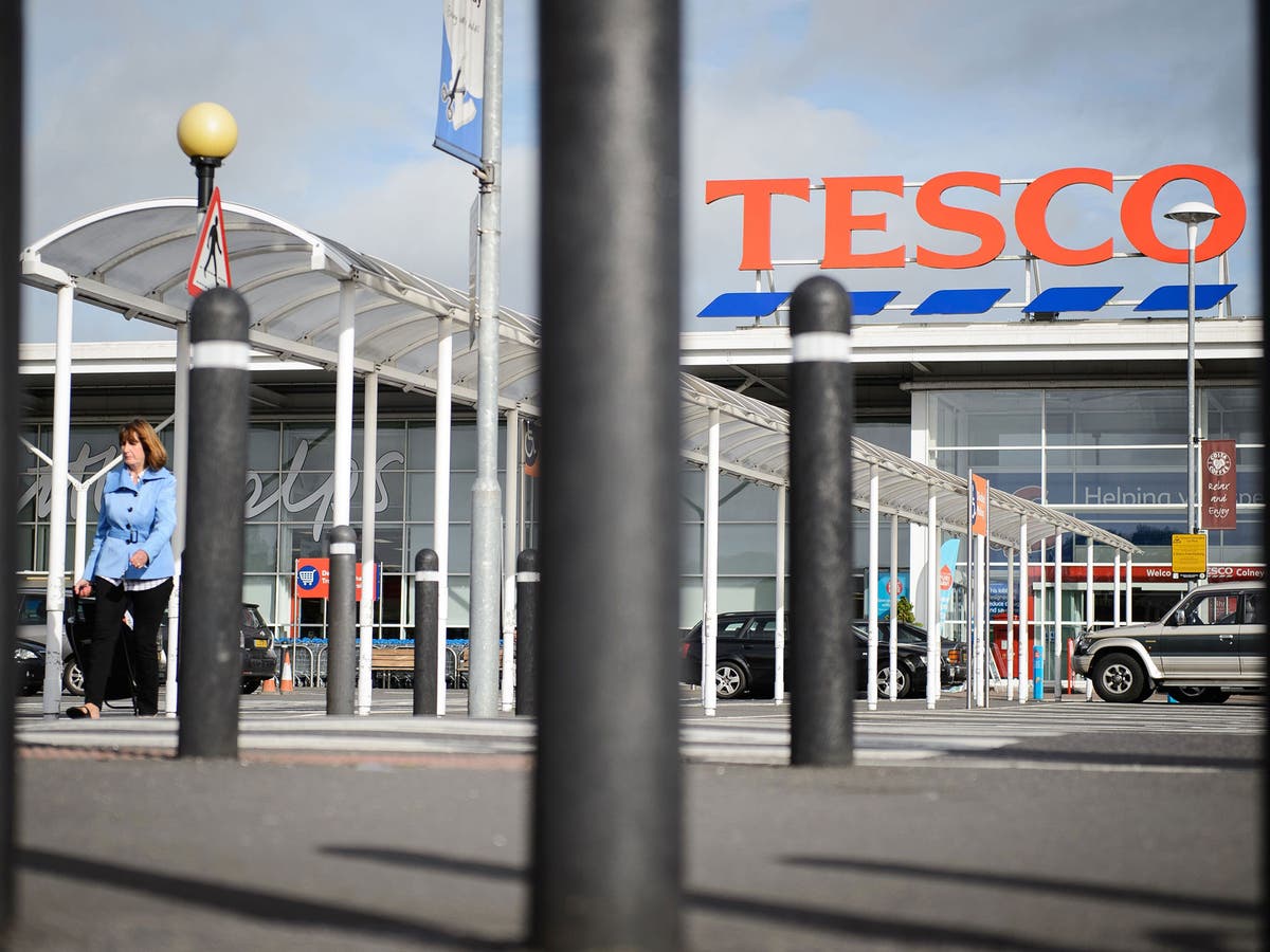 Tesco crisis: Embattled supermarket giant faces probe from accountants ...