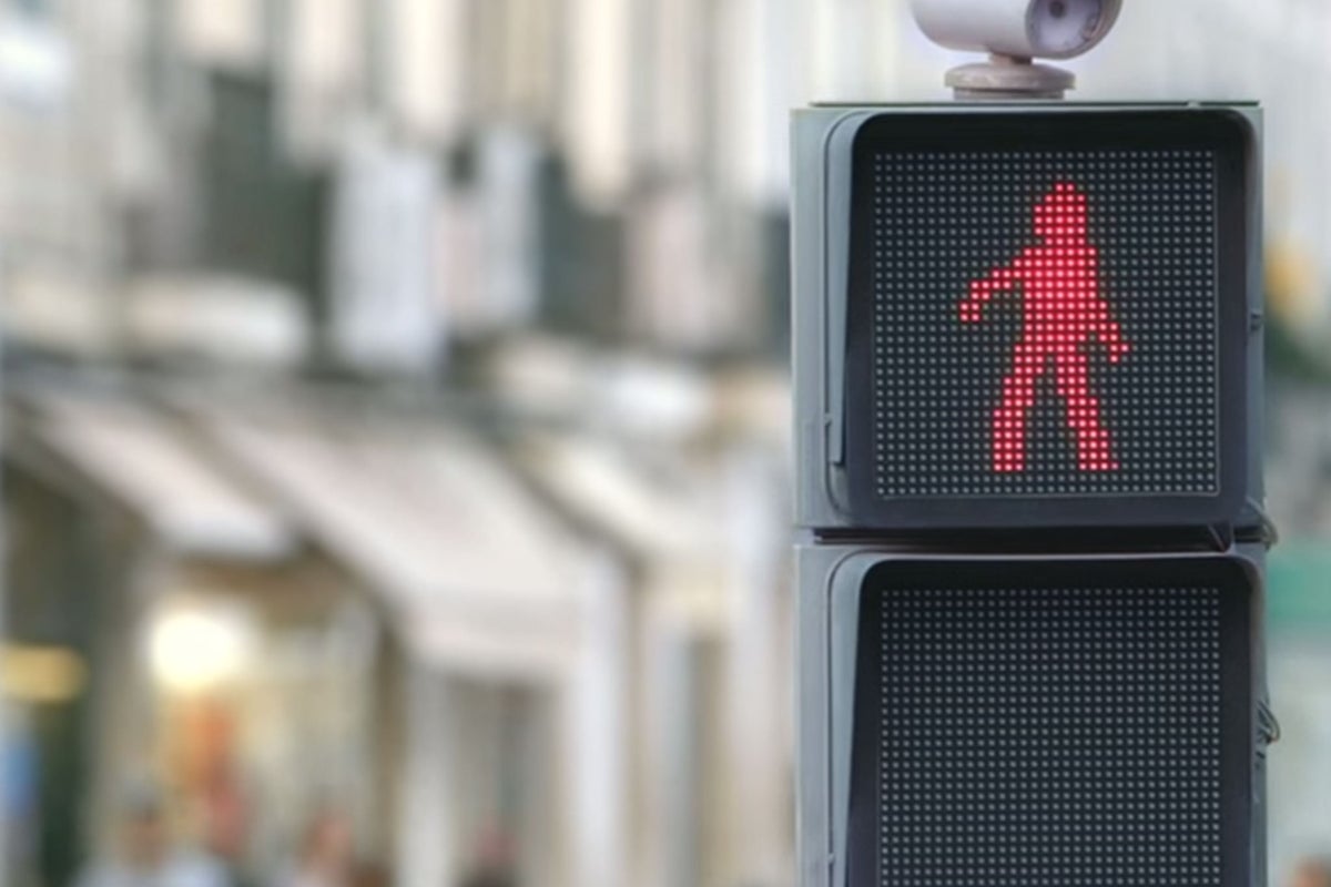 Video: Dancing traffic light | The Independent | The Independent